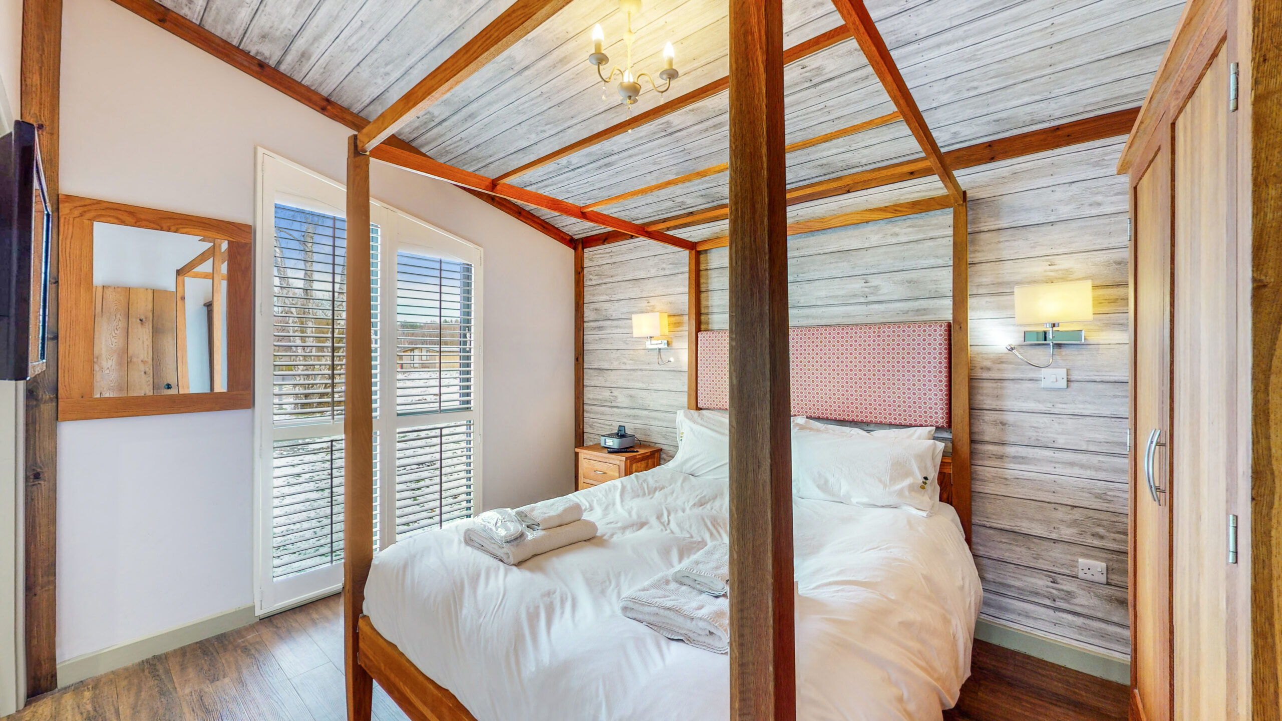 Rustic Lodge - Sherwood Hideaway